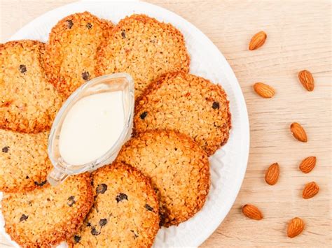 Овсяное печенье с шоколадной крошкой и миндалем – пошаговый рецепт ...