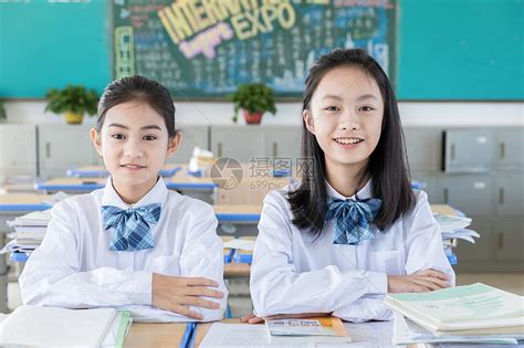 女学生认真上课高清图片下载 正版图片501129943 摄图网