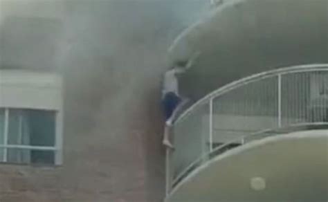 Tigre Final Feliz Un Nene Se Colgó Del Piso 13 Para Escapar Del Incendio