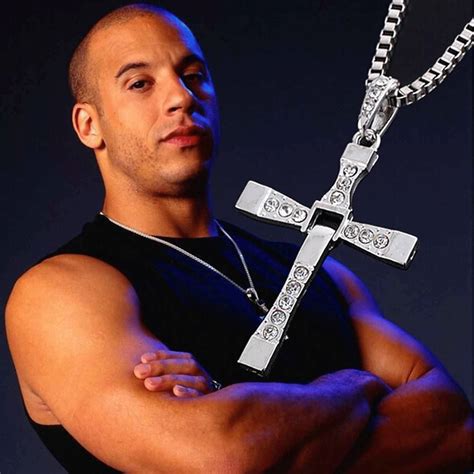 Cross Pendant Necklace Silver Stainless Steel Unisexs Chain Crucifix