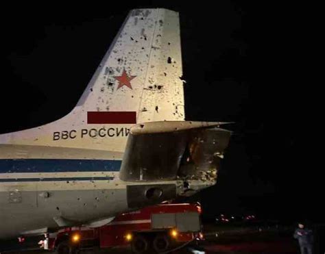 Ilyushin Il 22m Airborne Command Post Rusia Mendarat Dengan Rusak Parah