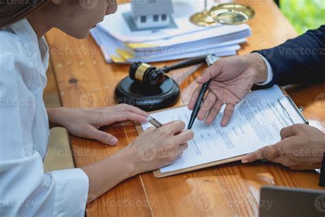 Law Consultation Agreement Contract Lawyers Advice On Litigation Matters And Sign Contracts