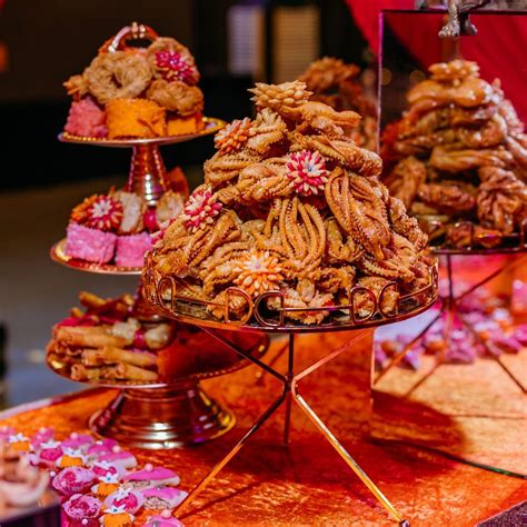 שירות למעסיקים ומחפשי עבודה Job Opportunities אשת מקצוע בודקת את