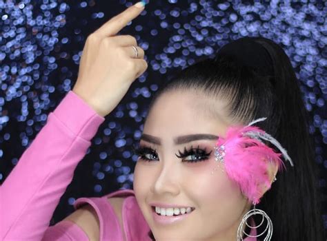 Foto Terbaru 2023 Anik Arnika