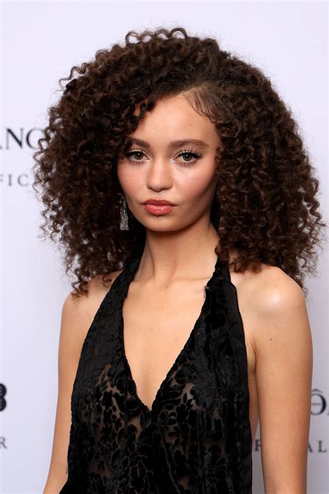 Cortes Para Cabello Chino Los Estilos En Tendencia Para Verano 2025