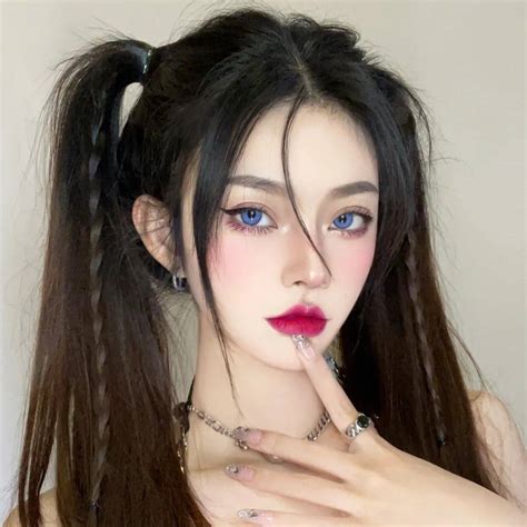 語雯日韓美瞳 空山基藍 極致混血未來感 戴上立刻變更靈 上鏡也超好看 買一送三 Facebook