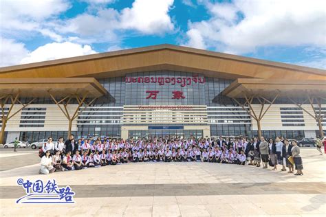 ການໃສ່ຮ້າຍປ້າຍສີຂອງຕາເວັນຕົກ