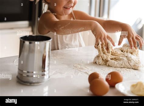 Lustiges Kochen Fotos Und Bildmaterial In Hoher Auflösung Alamy