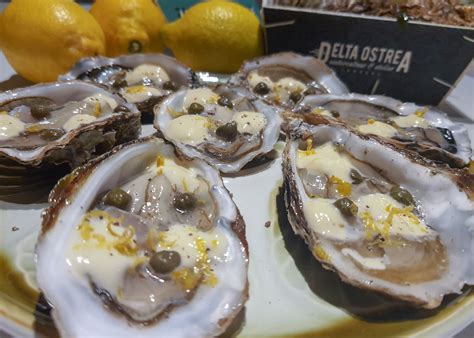 Oesters Met Kappertjes En Een Citroenmayonaise Ziltig En Citrusfris