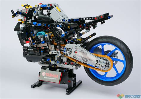LEGO 42159 Yamaha MT-10 SP review | Brickset