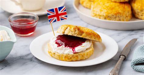 10 Classic British Biscuits To Pair With Tea Insanely Good