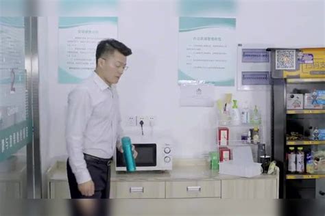 可恶！老板又学会了新套路，又把00后给拿捏了，还好我们小王有王有套路