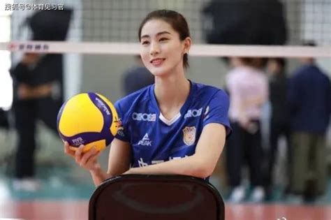 女排两大将动态更新！李盈莹坚守阵地，刁琳宇离队，意外选择引热议中国女排排球球迷