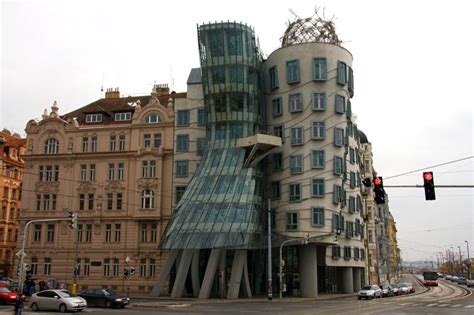 Фрэнк Гери Frank Gehry Dancing House Fred And Ginger «Танцующий дом «Джинжер и Фрэд в