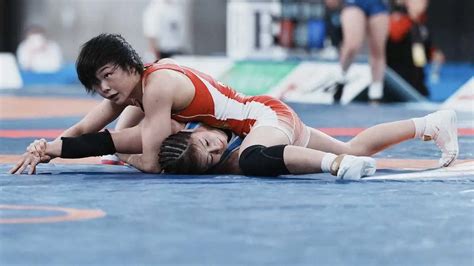 女子53キロ級準々決勝で志土地を攻める藤波（撮影・河野光希） ― スポニチ Sponichi Annex スポーツ