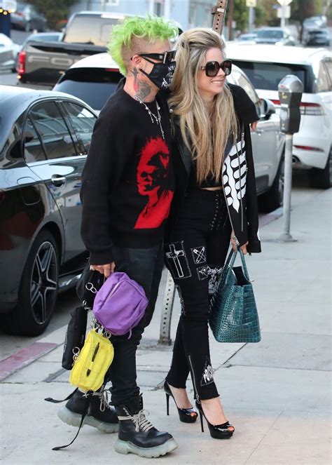 Avril Lavigne Sexy The Fappening News