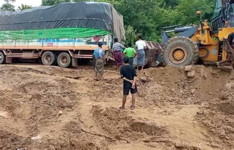 Dvb ပုလဲမြို့နယ်၌ မိုးသည်းထန်ပြီး ပုလဲ ဂန့်ဂေါလမ်း မြေပြိုကျ