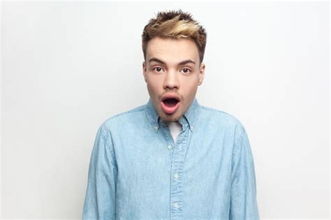 Premium Photo Amazed Surprised Man Looking At Camera With Big Eyes