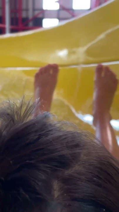 리나의 워터슬라이드 즐기기 Youtube