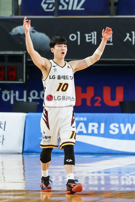 오세근 아반도 40점 합작 Kgc Db 꺾고 단독 선두 등극 파이낸셜뉴스