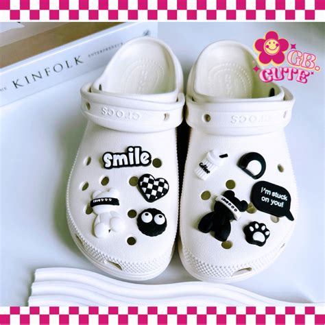 ตัวติดรองเท้า Crocs Jibbitz 1 เซ็ท จำนวน 9 ชิ้น ตกแต่งรองเท้า สินค้า