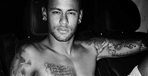 Neymar Saffiche Nu Et Fait Le Buzz Sur Instagram Stars Actu