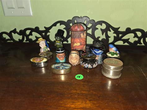 Lot 18 Lot Of Assorted Small Tins Movin On Estate Auctions