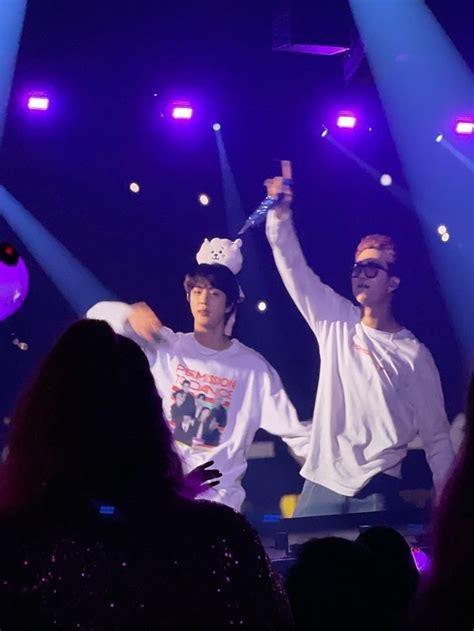 Pin De 💫 En Jin Concert Pics Bts Parejas