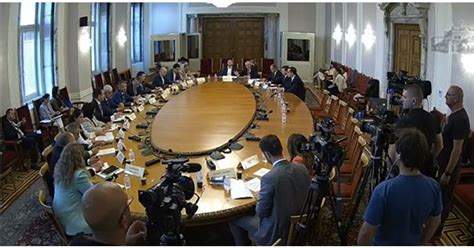 Енергийната комисия в парламента започна да гледа ветото на президента за закона и промените за