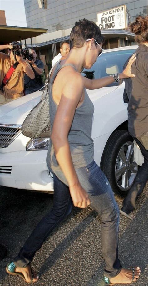 Halle Berry Feetforum