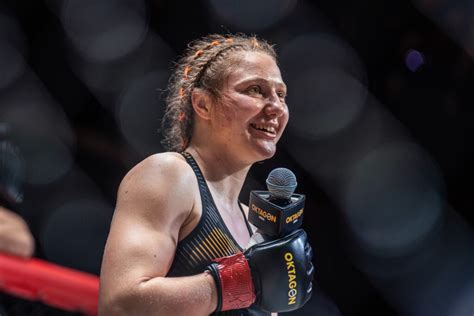 Ešte Deň Pred Štvanicou Jej ľudia Priali Veľa šťastia Szabová Pôrod