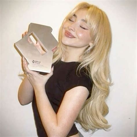 Sabrina Carpenter Hair Styles Long Hair Styles Sabrina Carpenter