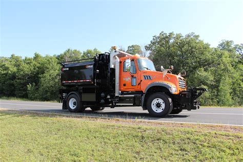 Stph Hook Mounted Patch Truck Oil Jacketed Auger Discharge