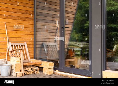 Modern Widow Glass With Black Aluminium Frame In House Modern House