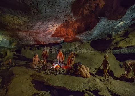 Model Of People Living In The Stone Age In The Cango Caves Stock Image