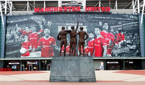 ปักพินในบอร์ด Manchester United กีฬา ฟุตบอล