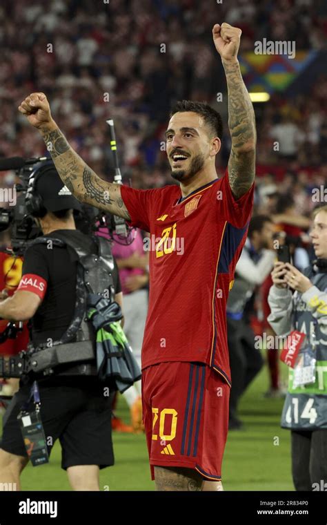 Joselu Despagne Célèbre La Victoire à La Suite Du Match De Football
