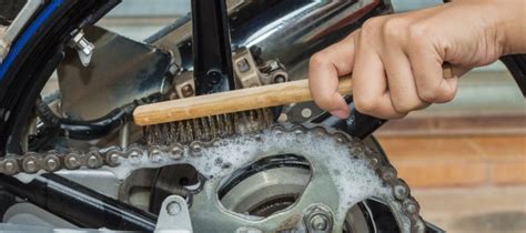 Consejos Para Lubricar Y Limpiar La Cadena De Una Moto