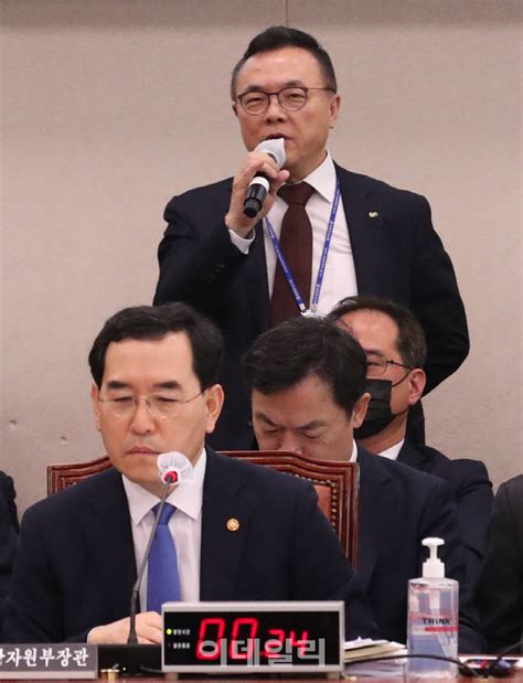 이데일리 정치 포토 포토 `답변하는 황주호 사장` Zum 뉴스