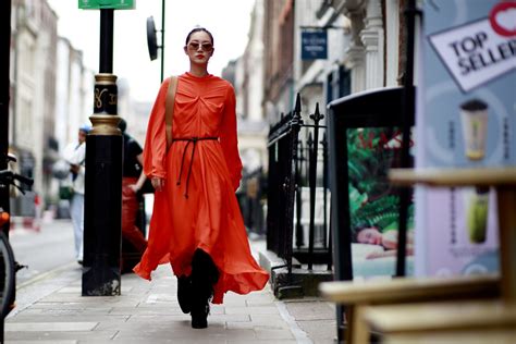 Arrasa esta primavera con 10 vestidos Zara asequibles cómodos y en