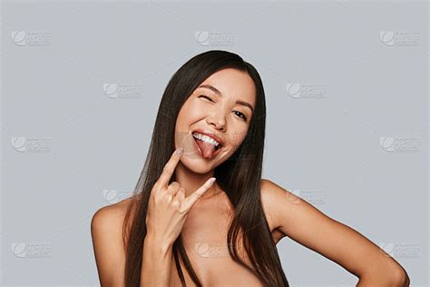 她没有规则。