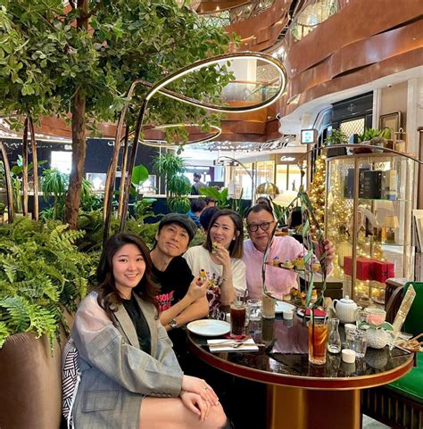 許紹雄26歲愛女出嫁！交換戒指一刻曝光 向契媽韓馬利斟茶 星島日報