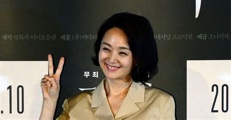 영화 결백 배종옥 설레이는 무대인사 V~ [포토]