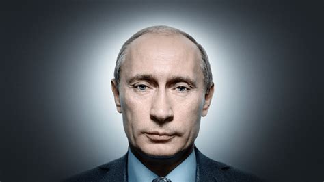 How Platon Photographs Power