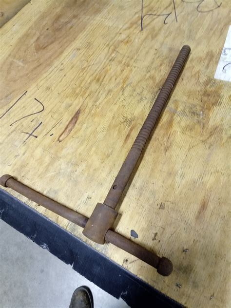 Need Help Identifying Old Bench Vise Screw The Hamb