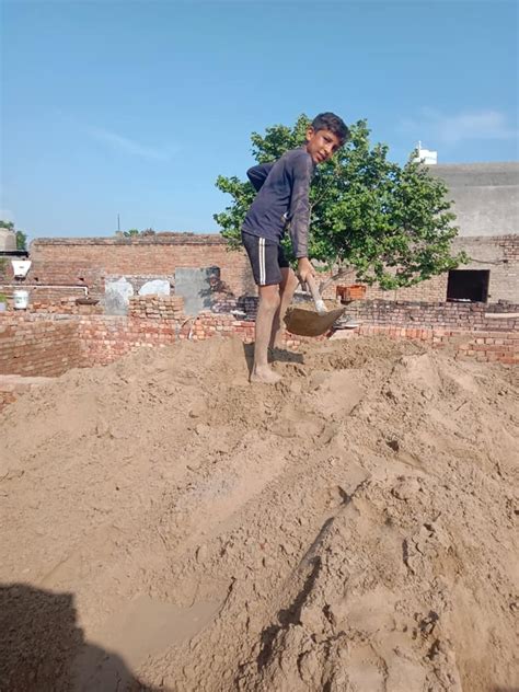 ਕੌਣ ਪੁਸਦਾ ਗਿਦੜ ਤੇ ਕਾਵਾਂ ਨੂ ਬੰਦ ਪਿੰਜਰੇ ਵਿਚ ਬਾਜ਼ ਤੇ ਸ਼ੇਰ ਹੁੰਦੇ ਨੇ Added