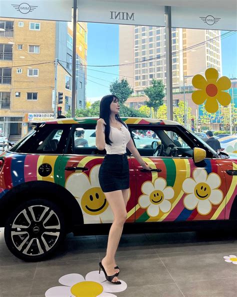 Posted By Yyulhh 율희 Mini 동성모터스 X 위글위글 해운대 Mini 전시장에서 팝업 이벤트 진행 중전시장