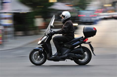 Segurança No Trânsito 6 Práticas Para Evitar Acidentes De Moto Zelão
