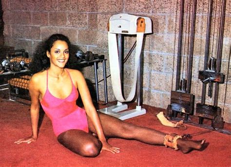 30 Beautiful Photos Of Jayne Kennedy In The 1970s And 80s ~ Vintage