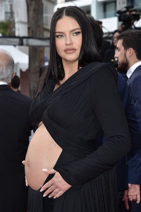 圧巻のスタイル！アドリアナ・リマの美しき軌跡【写真50枚】 Preciousjp（プレシャス）